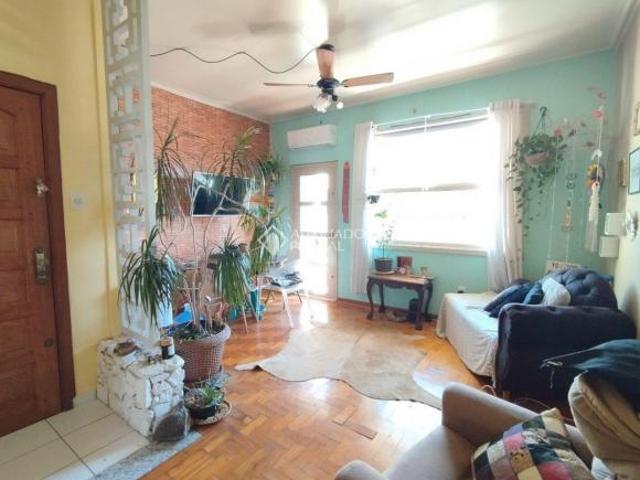 Apartamento de 2 dormitórios com sacada, 85m² na Barbedo no Menino Deus!