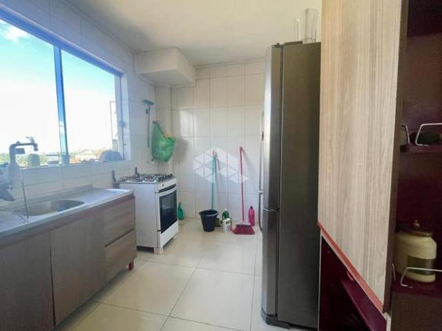 Apartamento de 2 dormitórios com sacada e elevador
