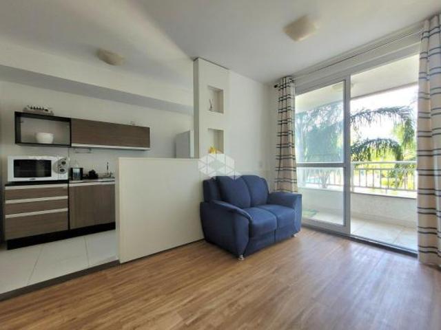 Apartamento de 2 dormitórios com suíte, sacada e 1vaga de garagem no Humaitá