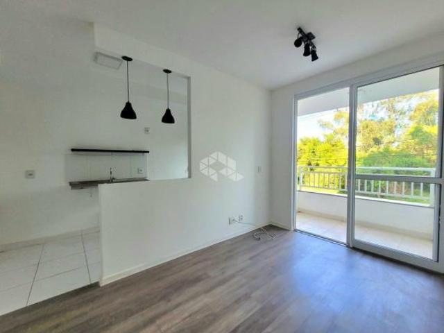 Apartamento de 2 dormitórios com suíte, sacada e 1vaga de garagem no Humaitá