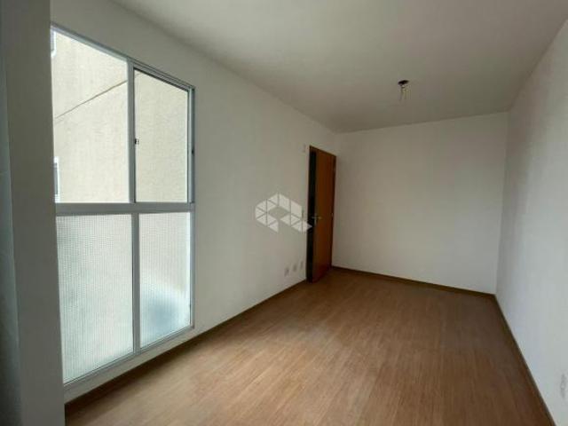 Apartamento de 2 dormitórios, cozinha, área de serviço, 1 banheiro social  prédio com elevador.  1 v
