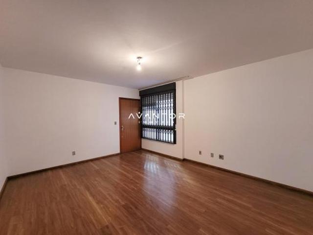 Apartamento de 2 dormitórios, cozinha semimobiliada e garagem no bairro centro e