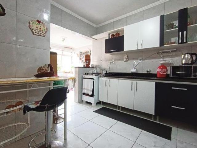 Apartamento de 2 Dormitórios dependência de empregada, vaga coberta, no Centro d