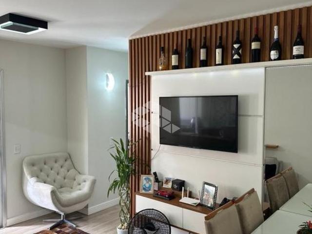 Apartamento de 2 dormitórios e 1 vaga de garagem, no bairro Humaitá, em Porto Alegre
