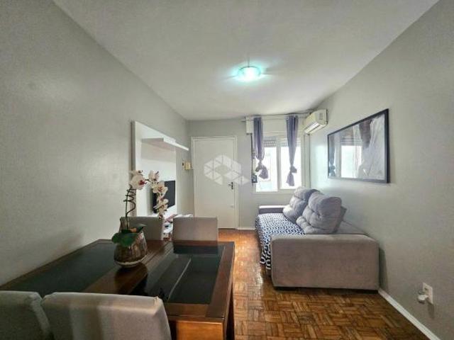 Apartamento de 2 dormitórios e 1 vaga de garagem, no bairro Humaitá, em Porto Alegre