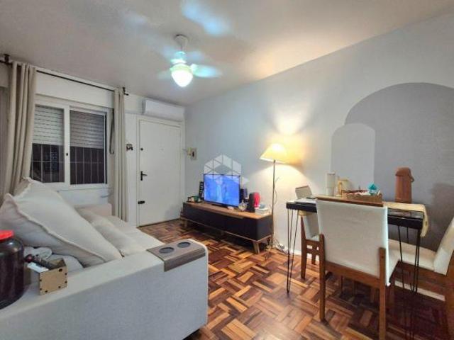 Apartamento de 2 dormitórios e 1 vaga de garagem, no bairro Humaitá, em Porto Alegre