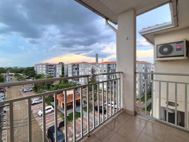 Apartamento de 2 dormitórios e 1 vaga de garagem, no bairro Humaitá, em Porto Alegre