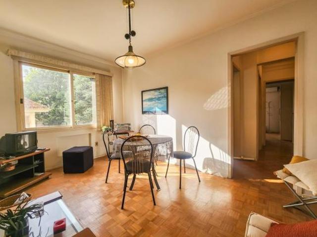 Apartamento de 2 dormitórios e 1 vaga de garagem, no bairro Higienópolis, em Porto Alegre