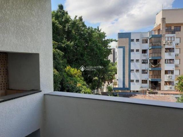 Apartamento de 2 dormitórios e 2 vagas.