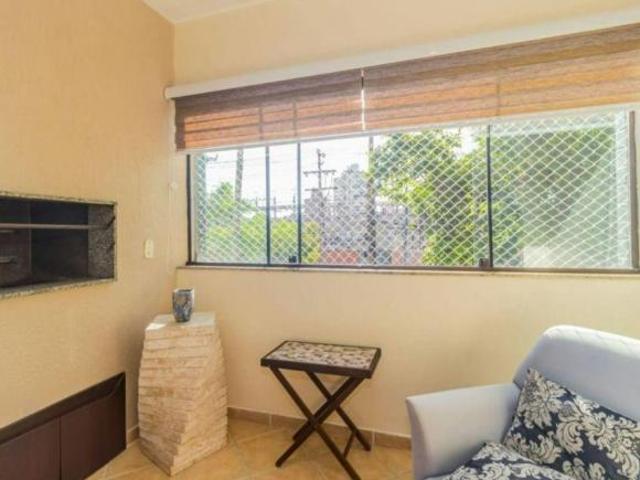 Apartamento de 2 dormitórios e 2 vagas no bairro Petropolis