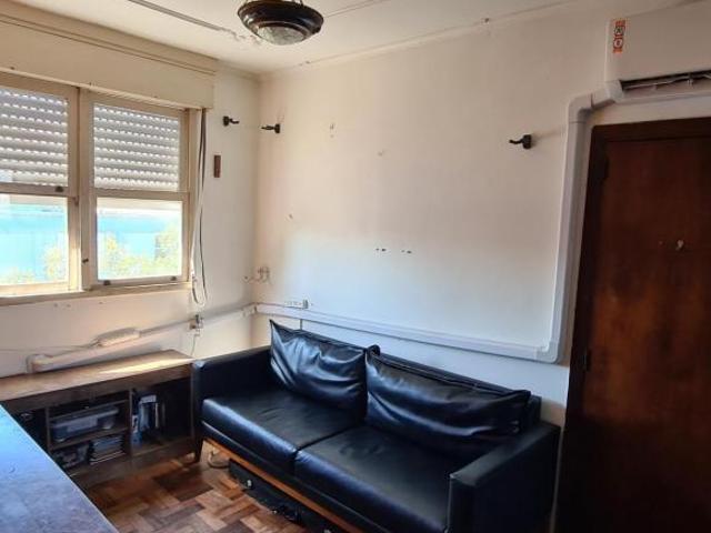 Apartamento de 2 dormitorios e vaga de garagem rotativa em Porto Alegre