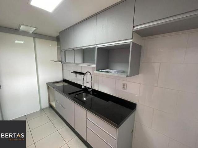 Apartamento de 2 dormitórios, elevador e 1 vaga de garagem em Canoas