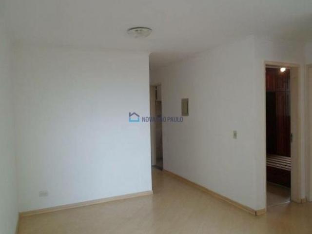 Apartamento de 2 dormitórios em prédio de torre única