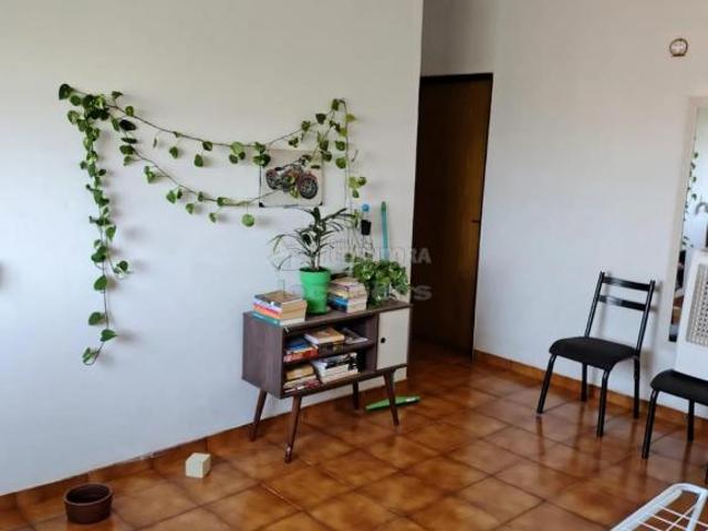 Apartamento de 2 dormitórios Jardim Caparroz