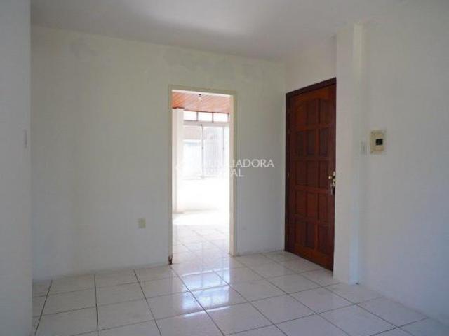 Apartamento de 2 dormitórios, living amplo