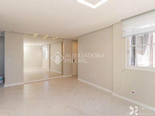 Apartamento de 2 dormitórios, reformado