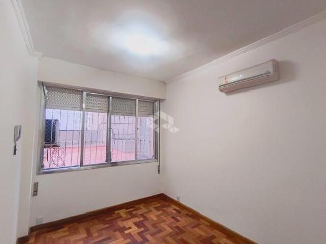 Apartamento de 2 dormitórios, reformado com 65 m ² priv semi mobiliado, Centro Histórico, Porto Al
