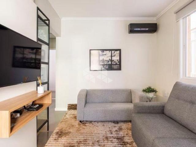 Apartamento de 2 Dormitórios Reformado e Mobiliado Próximo ao HPS