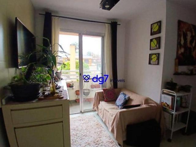 Apartamento de 2 dormitórios rico em armários e em excelente localização!