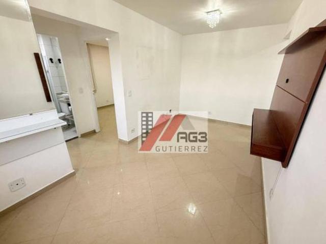 Apartamento de 2 dormitórios rico em móveis planejados e vaga de garagem coberta no Bairro do Limão