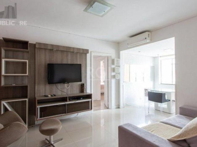 Apartamento de 2 dormitórios, suite e 1 vaga de garagem na Tristeza
