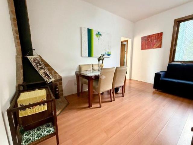 Apartamento de 2 dormitórios, sacada, dependência de empregada à venda próximo a Gonçaldo de Carvalh