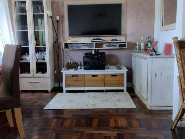 Apartamento de 2 dormitórios, sala, cozinha, área de serviço separada, banheiro social