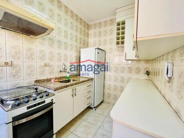 Apartamento de 2 dormitórios, semi mobilado, muito bem localizado