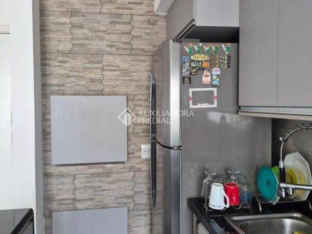 Apartamento de 2 dormitórios semi mobiliado andar alto