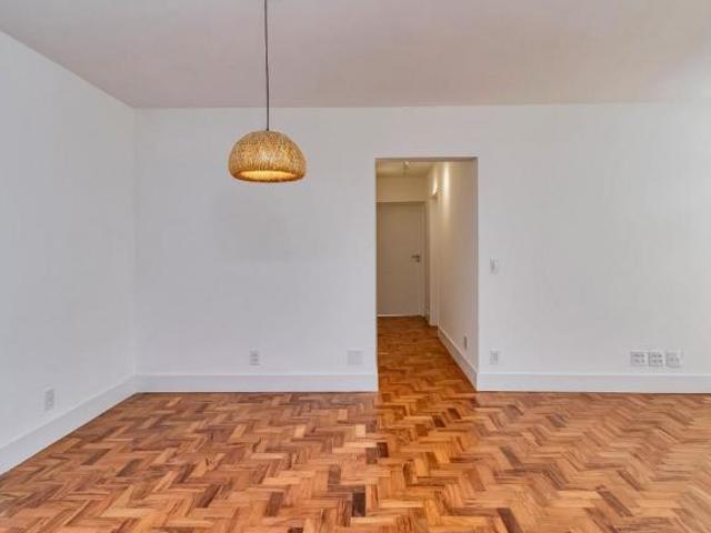 Apartamento de 2 dormitórios sendo1 Suíte, Finamente Reformado, Localização Cerqueira César, Ideal p