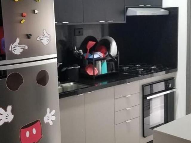 Apartamento de 2 dormitórios sendo 1 suíte, ótimo estado, localização estratégica em Vila Independên