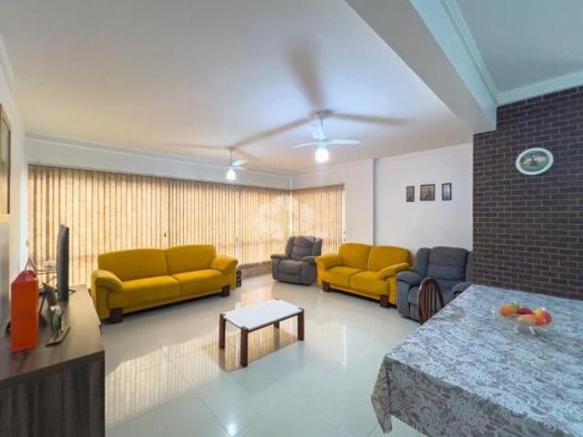 Apartamento de 2 dormitórios sendo 1 suíte mobiliado com vaga de garagem em Capão da Canoa