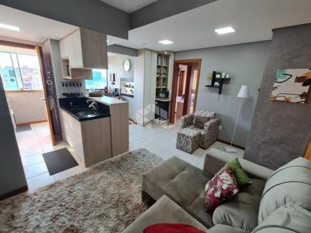 Apartamento de 2 dormitórios sendo 1 suíte mobiliado com vaga de garagem em Capão da Canoa