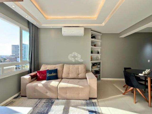Apartamento de 2 dormitórios sendo 1 suíte mobiliado com vaga de garagem em Capão da Canoa!