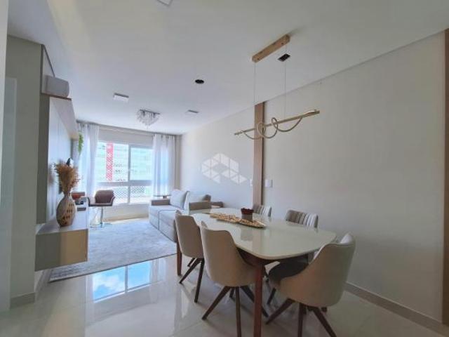 Apartamento de 2 dormitórios sendo 1 suíte mobiliado com box/vaga de garagem em Capão da Canoa