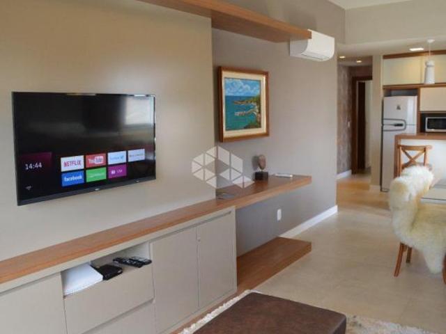 Apartamento de 2 dormitórios, sendo 1 suíte, mobiliado com requinte