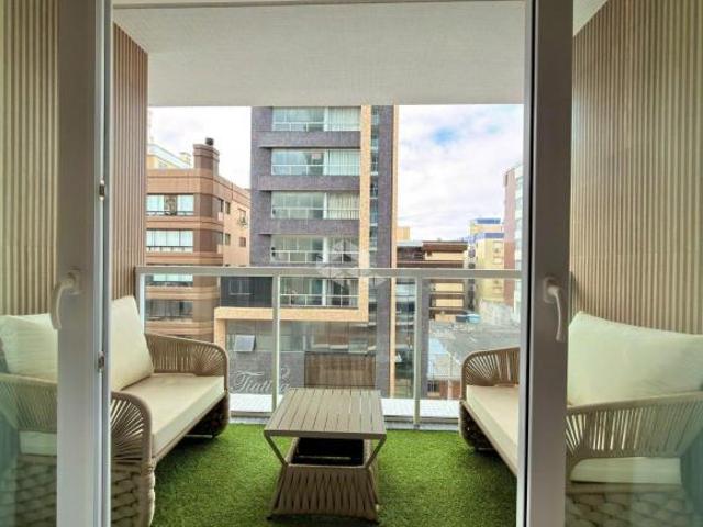 Apartamento de 2 dormitórios sendo 1 suíte mobiliado com sacada e box/vaga de ga