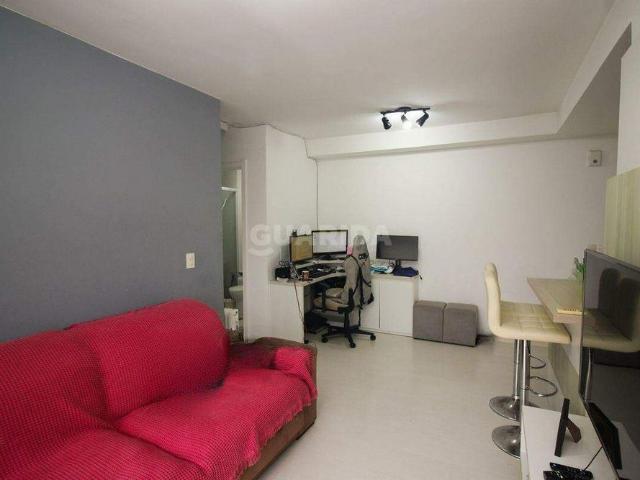 Apartamento de 2 dormitórios, sendo 1 suíte, no bairro Cavalhada. COD: 24057