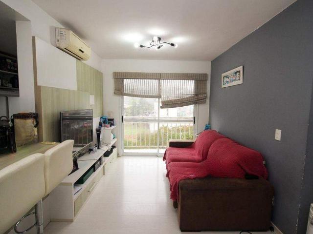 Apartamento de 2 dormitórios, sendo 1 suíte, no bairro Cavalhada. COD: 24057