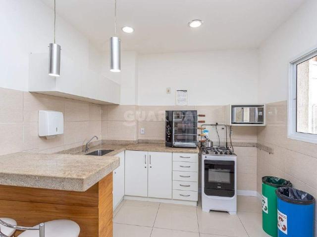 Apartamento de 2 dormitórios, sendo 1 suite, no bairro Jardim Lindóia. COD: 18517