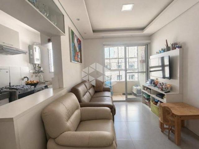 Apartamento de 2 dormitórios, sendo 1 suíte, pronto para morar!