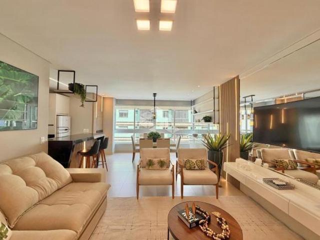 Apartamento de 2 dormitórios sendo 1 suítes mobiliado com vaga de garagem no bai