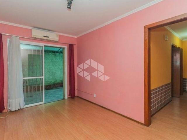 Apartamento de 2 dormitórios térreo com pátio na Vila Jardim