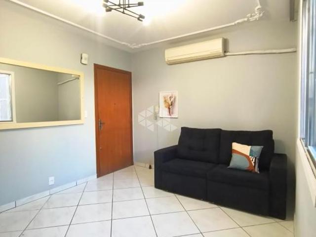 Apartamento de 2 dormitórios, térreo, de frente no Birro Menino Deus
