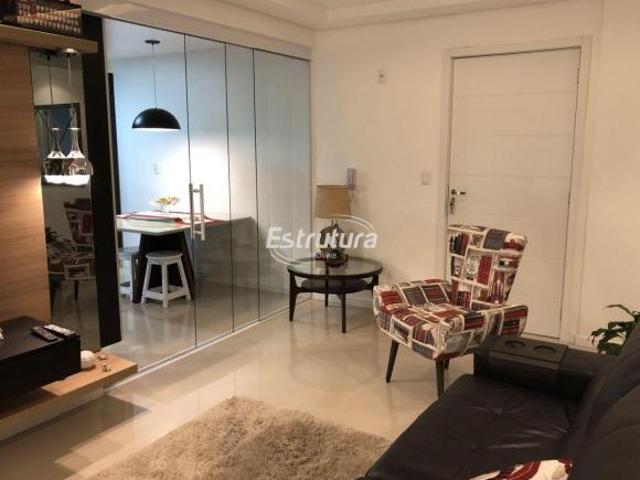 Apartamento de 2 dormitórios totalmente mobiliado