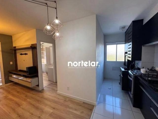 Apartamento de 2 dormitórios, totalmente recém reformado, com acabamento moderno e pronto para morar
