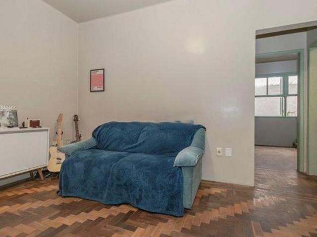 Apartamento de 2 dormitórios, 1 banheiro, no Bairro Rio Branco
