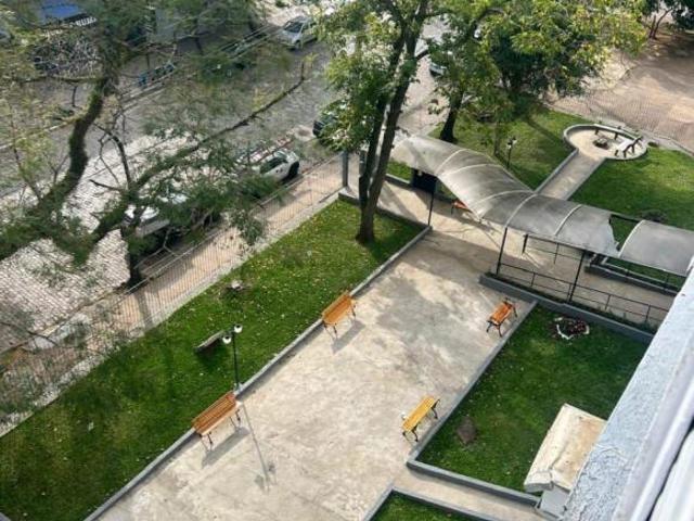 Apartamento de 2 dormitórios, 1 vaga, elevador no bairro Humaitá