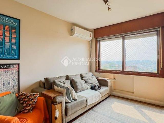 Apartamento de 2 dormitórios, 1 vaga em Porto Alegre