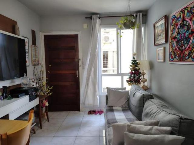 Apartamento de 2 dormitórios, 1 vaga, no bairro Camaqua